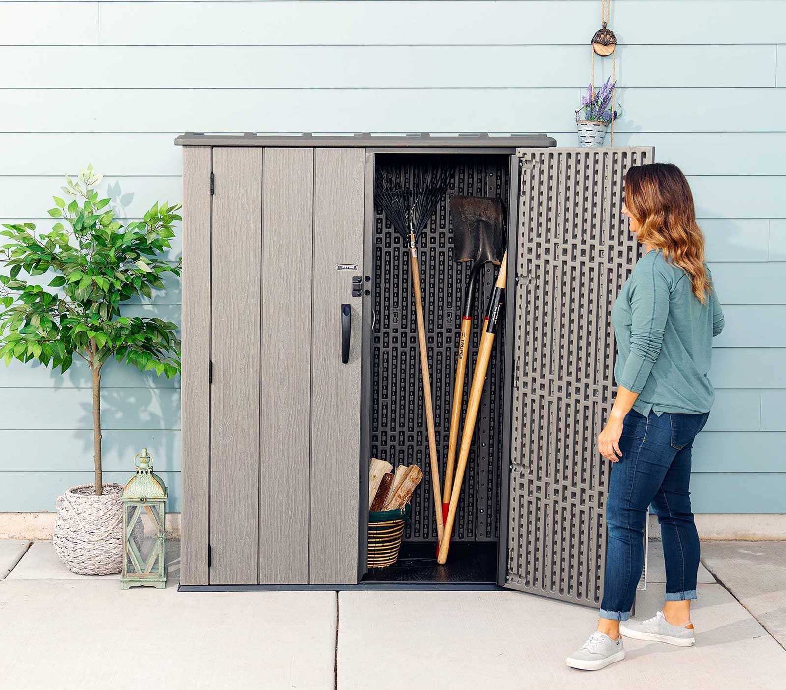 LIFETIME VERTICAL SHED WITH SHELVES 1.4mx0.7m