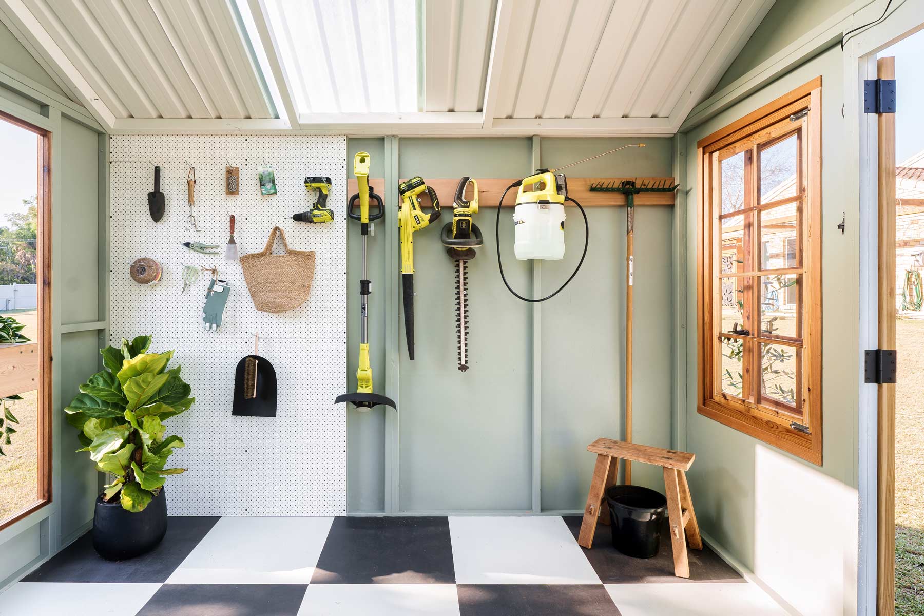 BARAKULA STUDIO 10'x10'