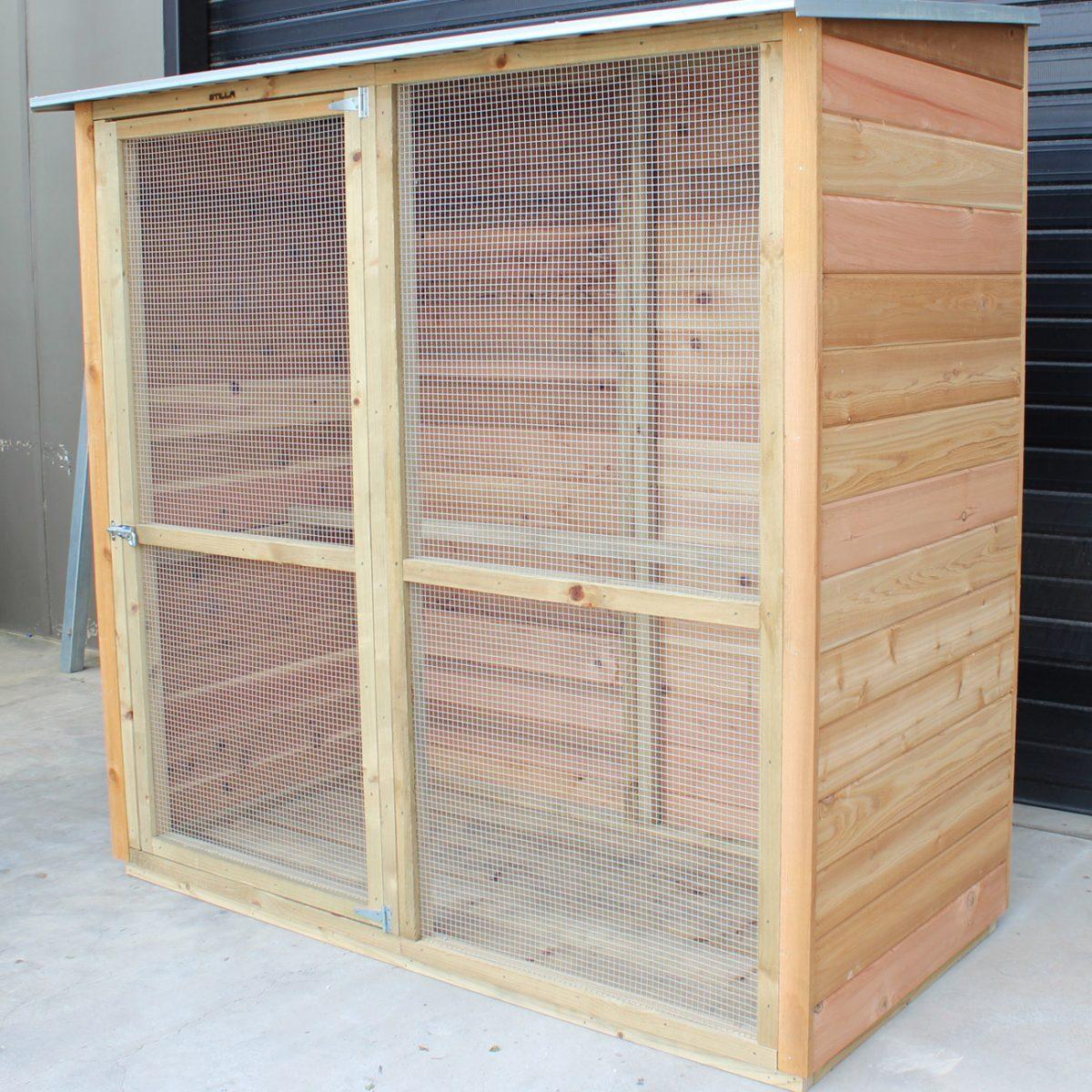 CEDAR FERN HEN HOUSE AVIARY